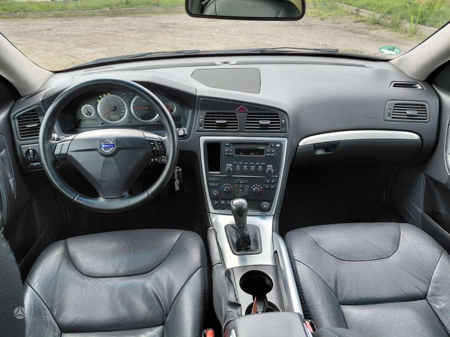 Melns Volvo XC70 2006 Marijampole, ar dzinēja tilpumu 2.40 L un nobraukumu 330 tūkst. km par 4500 €, foto 14 vietnē AUTOMOTO.COM.LV