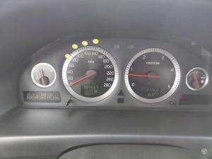 Melns Volvo XC70 2006 Marijampole, ar dzinēja tilpumu 2.40 L un nobraukumu 330 tūkst. km par 4500 €, foto 15 vietnē AUTOMOTO.COM.LV