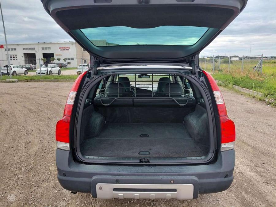 Melns Volvo XC70 2006 Marijampole, ar dzinēja tilpumu 2.40 L un nobraukumu 330 tūkst. km par 4500 €, foto 18 vietnē AUTOMOTO.COM.LV