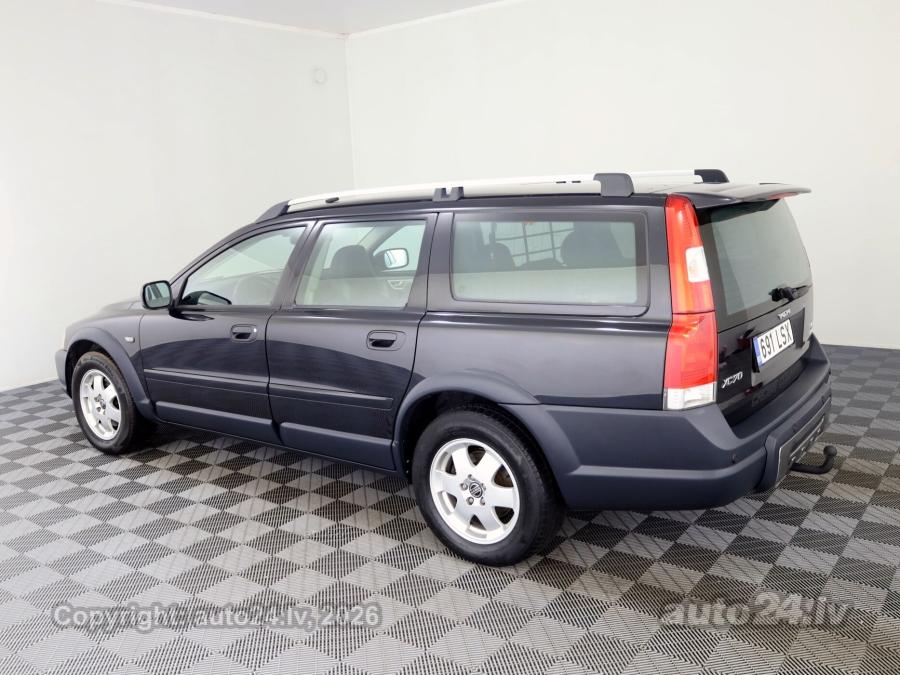 Black Volvo XC70 2006 in Tallinn, with an engine capacity of 2.40 L and mileage of 363 thousand km for 2299 €, photo 5 on AUTOMOTO.COM.LV
