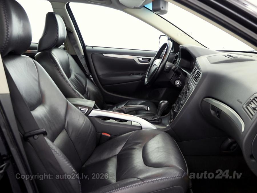 Black Volvo XC70 2006 in Tallinn, with an engine capacity of 2.40 L and mileage of 363 thousand km for 2299 €, photo 7 on AUTOMOTO.COM.LV