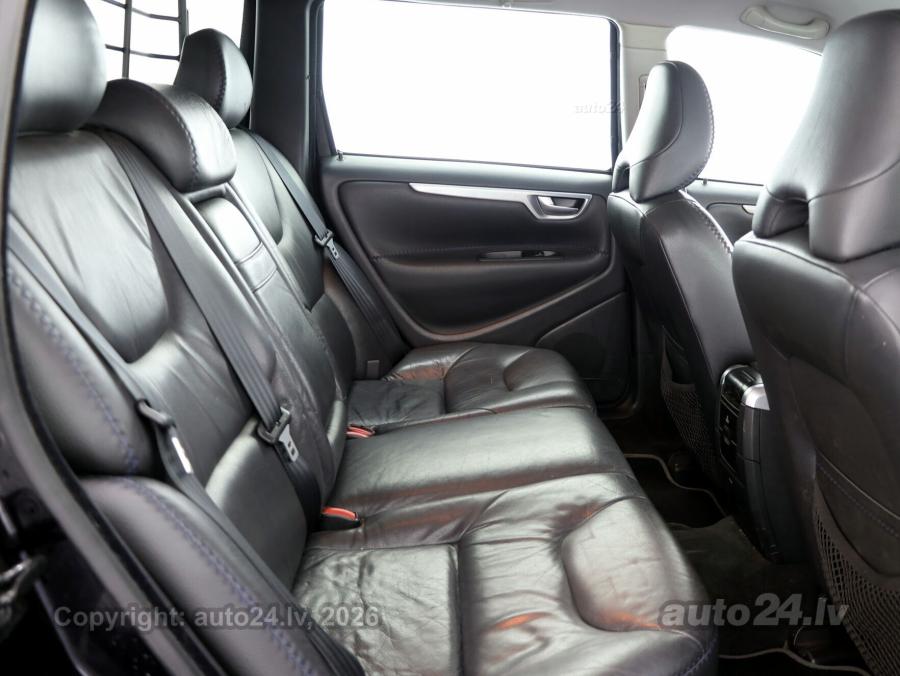 Black Volvo XC70 2006 in Tallinn, with an engine capacity of 2.40 L and mileage of 363 thousand km for 2299 €, photo 8 on AUTOMOTO.COM.LV