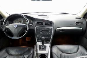 Melns Volvo XC70 2006 Tallina, ar dzinēja tilpumu 2.40 L un nobraukumu 363 tūkst. km par 2299 €, foto 6 vietnē AUTOMOTO.COM.LV