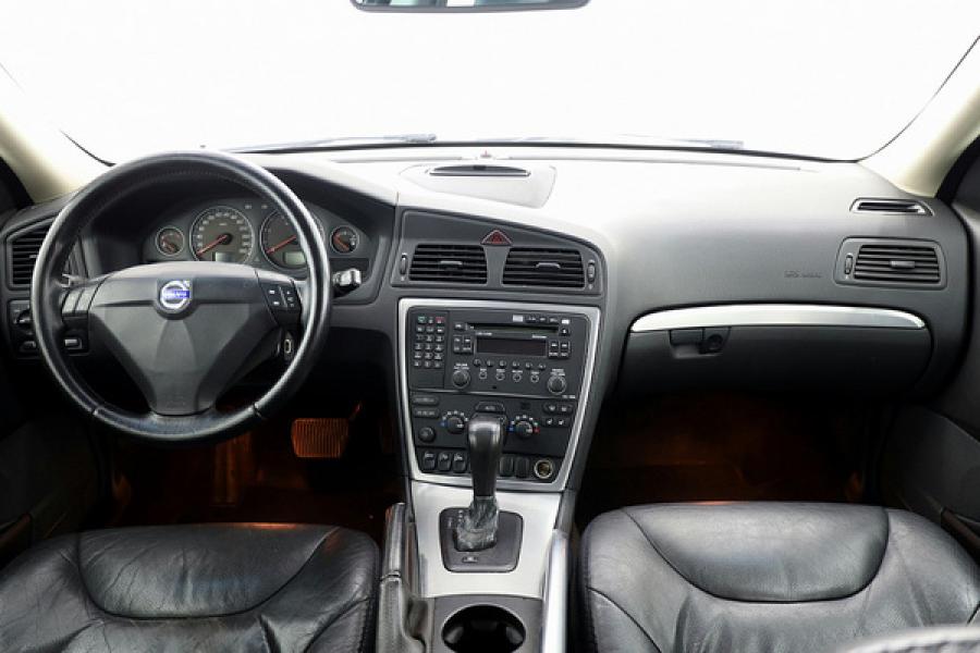 Melns Volvo XC70 2006 Tallina, ar dzinēja tilpumu 2.40 L un nobraukumu 363 tūkst. km par 2299 €, foto 6 vietnē AUTOMOTO.COM.LV