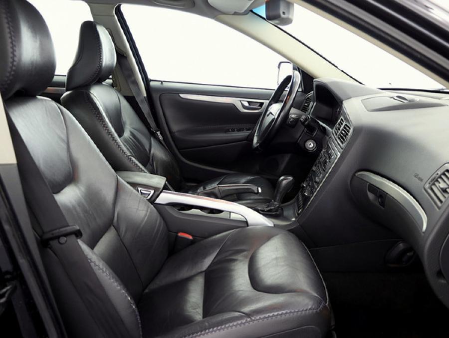 Melns Volvo XC70 2006 Tallina, ar dzinēja tilpumu 2.40 L un nobraukumu 363 tūkst. km par 2299 €, foto 7 vietnē AUTOMOTO.COM.LV