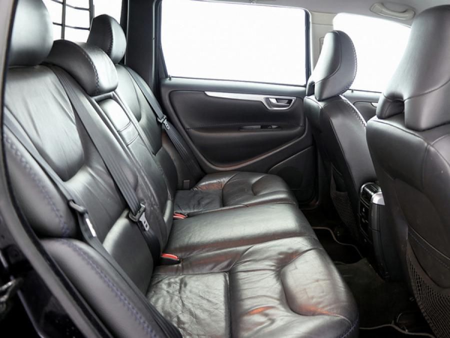 Melns Volvo XC70 2006 Tallina, ar dzinēja tilpumu 2.40 L un nobraukumu 363 tūkst. km par 2299 €, foto 8 vietnē AUTOMOTO.COM.LV