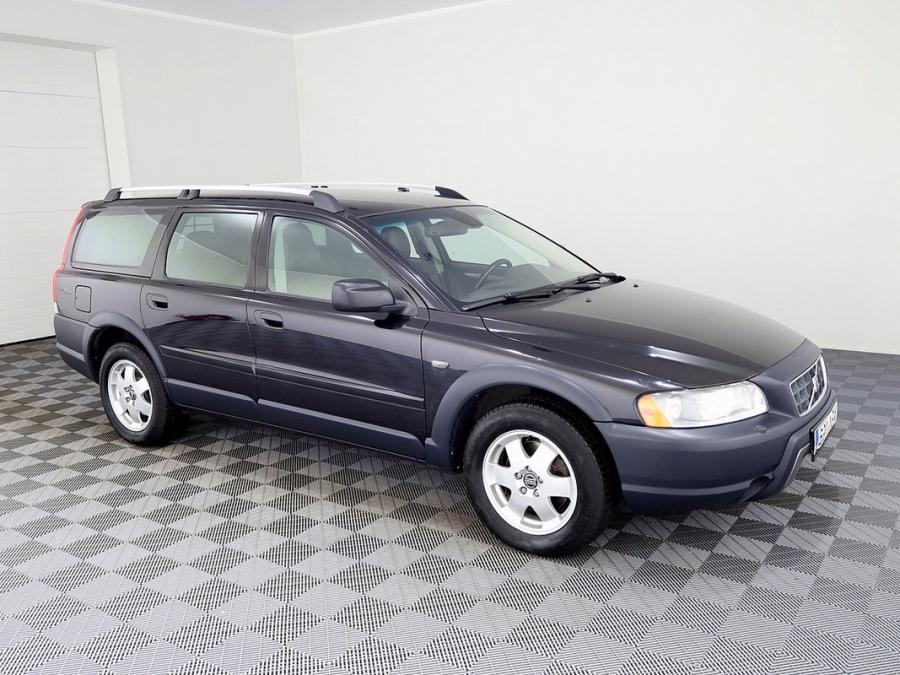 Melns Volvo XC70 2006 Tallina, ar dzinēja tilpumu 2.40 L un nobraukumu 363 tūkst. km par 2299 €, foto 9 vietnē AUTOMOTO.COM.LV