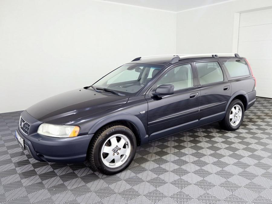 Melns Volvo XC70 2006 Tallina, ar dzinēja tilpumu 2.40 L un nobraukumu 363 tūkst. km par 2299 €, foto 10 vietnē AUTOMOTO.COM.LV