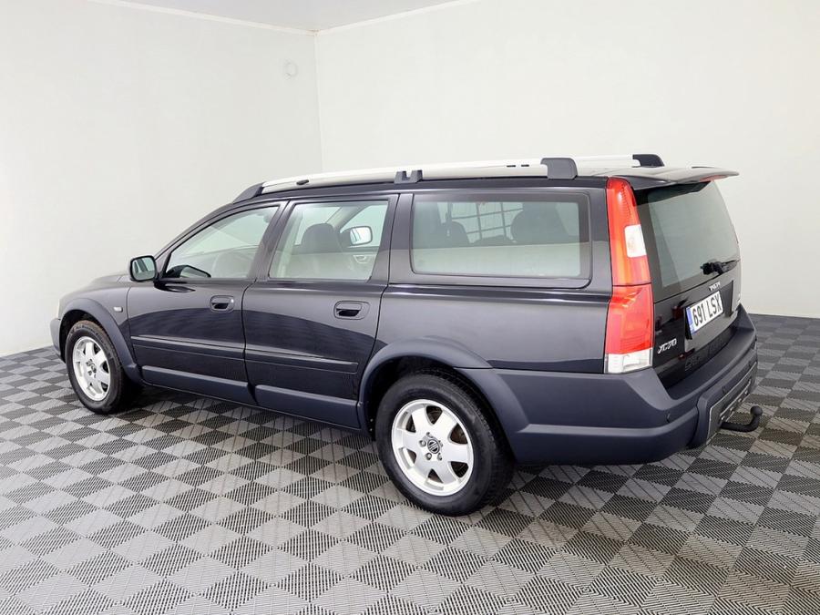 Melns Volvo XC70 2006 Tallina, ar dzinēja tilpumu 2.40 L un nobraukumu 363 tūkst. km par 2299 €, foto 12 vietnē AUTOMOTO.COM.LV