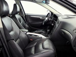 Melns Volvo XC70 2006 Tallina, ar dzinēja tilpumu 2.40 L un nobraukumu 363 tūkst. km par 2299 €, foto 14 vietnē AUTOMOTO.COM.LV