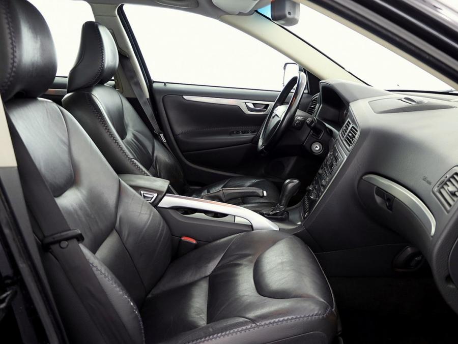 Melns Volvo XC70 2006 Tallina, ar dzinēja tilpumu 2.40 L un nobraukumu 363 tūkst. km par 2299 €, foto 14 vietnē AUTOMOTO.COM.LV