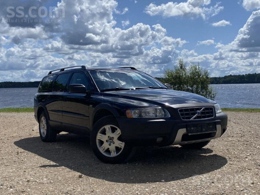 Black Volvo XC70 2006 in Riga, with an engine capacity of 2.40 L and mileage of 340 thousand km for 4390 €, photo 3 on AUTOMOTO.COM.LV