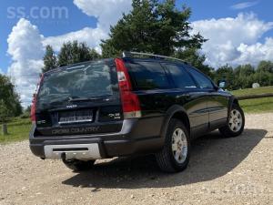 Black Volvo XC70 2006 in Riga, with an engine capacity of 2.40 L and mileage of 340 thousand km for 4390 €, photo 11 on AUTOMOTO.COM.LV