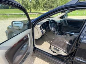 Black Volvo XC70 2006 in Riga, with an engine capacity of 2.40 L and mileage of 340 thousand km for 4390 €, photo 16 on AUTOMOTO.COM.LV