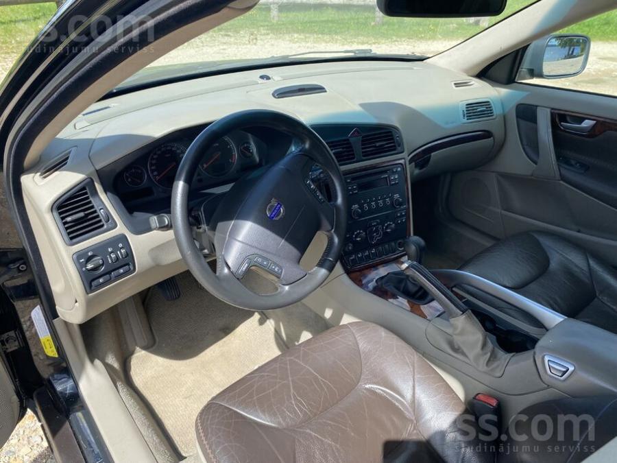 Black Volvo XC70 2006 in Riga, with an engine capacity of 2.40 L and mileage of 337 thousand km for 4250 €, photo 19 on AUTOMOTO.COM.LV