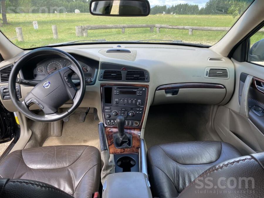 Black Volvo XC70 2006 in Riga, with an engine capacity of 2.40 L and mileage of 337 thousand km for 4250 €, photo 21 on AUTOMOTO.COM.LV