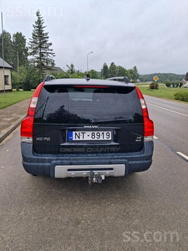 Black Volvo XC70 2006 in Ludza, with an engine capacity of 2.40 L and mileage of 309 thousand km for 3600 €, photo 6 on AUTOMOTO.COM.LV