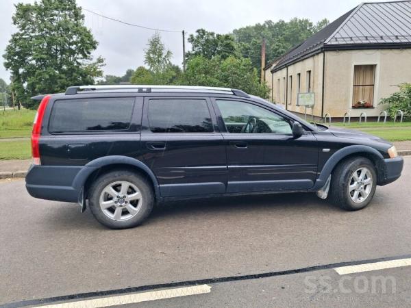Black Volvo XC70 2006 in Ludza, with an engine capacity of 2.40 L and mileage of 309 thousand km for 3600 €, photo 7 on AUTOMOTO.COM.LV