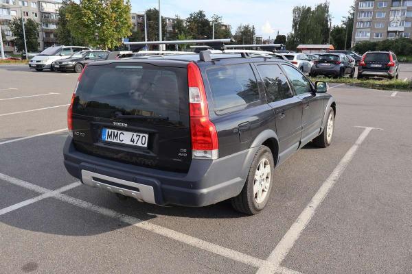 Melns Volvo XC70 2006 Viļņa, ar dzinēja tilpumu 2.40 L un nobraukumu 361 tūkst. km par 2000 €, foto 4 vietnē AUTOMOTO.COM.LV