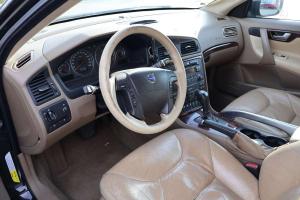 Black Volvo XC70 2006 in Vilnius, with an engine capacity of 2.40 L and mileage of 361 thousand km for 2000 €, photo 7 on AUTOMOTO.COM.LV