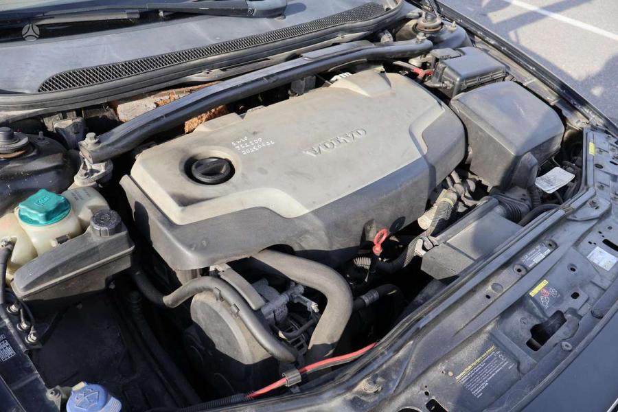 Black Volvo XC70 2006 in Vilnius, with an engine capacity of 2.40 L and mileage of 361 thousand km for 2000 €, photo 12 on AUTOMOTO.COM.LV