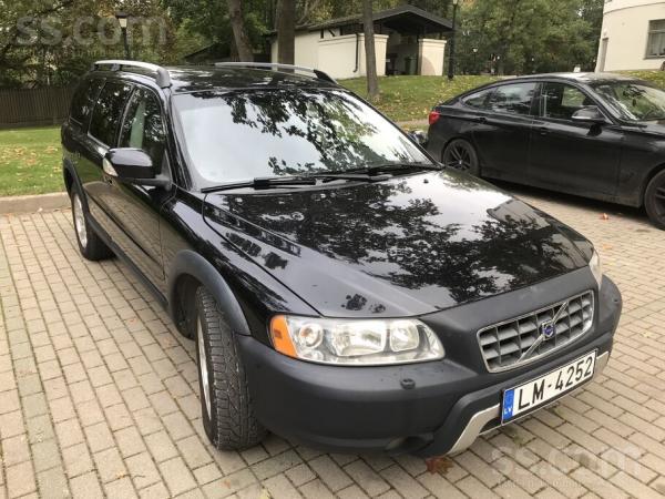 Melns Volvo XC70 2006 Rīga, ar dzinēja tilpumu 2.40 L un nobraukumu 403 tūkst. km par 3450 €, foto 4 vietnē AUTOMOTO.COM.LV