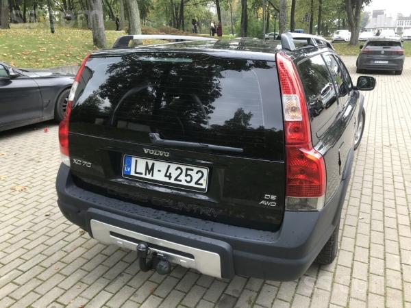 Melns Volvo XC70 2006 Rīga, ar dzinēja tilpumu 2.40 L un nobraukumu 403 tūkst. km par 3450 €, foto 5 vietnē AUTOMOTO.COM.LV