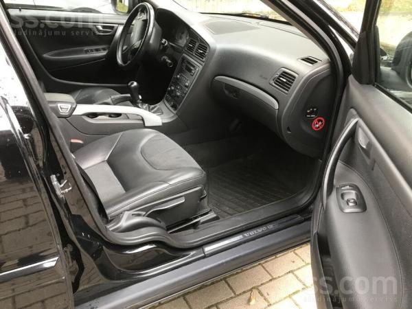 Melns Volvo XC70 2006 Rīga, ar dzinēja tilpumu 2.40 L un nobraukumu 403 tūkst. km par 3450 €, foto 7 vietnē AUTOMOTO.COM.LV