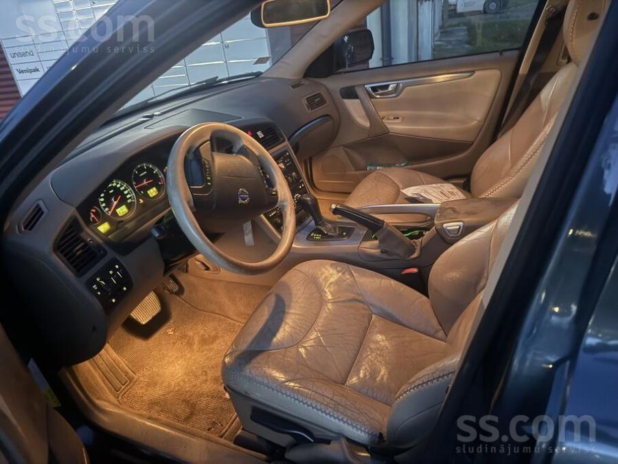 Черный Вольво ХС70 2006 в Цесис, объемом двигателя 2.40 л и пробегом 280 тыс. км за 1800 €, фото 4 на AUTOMOTO.COM.LV