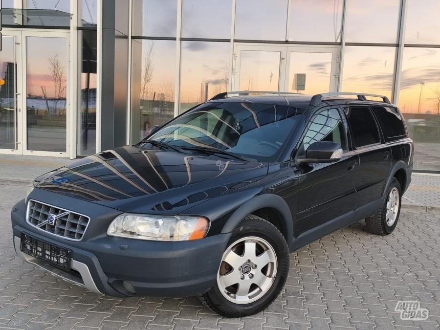 Black Volvo XC70 2006 in Vilnius, with an engine capacity of 2.40 L and mileage of 349 thousand km for 4200 €, photo 3 on AUTOMOTO.COM.LV