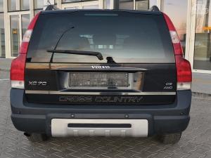 Black Volvo XC70 2006 in Vilnius, with an engine capacity of 2.40 L and mileage of 349 thousand km for 4200 €, photo 6 on AUTOMOTO.COM.LV