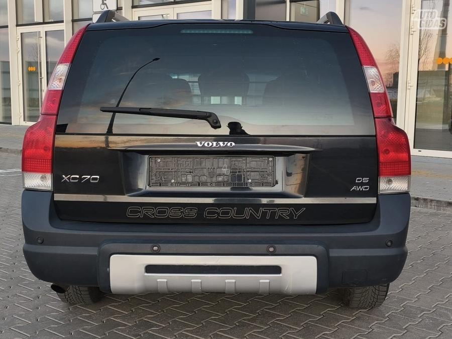 Black Volvo XC70 2006 in Vilnius, with an engine capacity of 2.40 L and mileage of 349 thousand km for 4200 €, photo 6 on AUTOMOTO.COM.LV