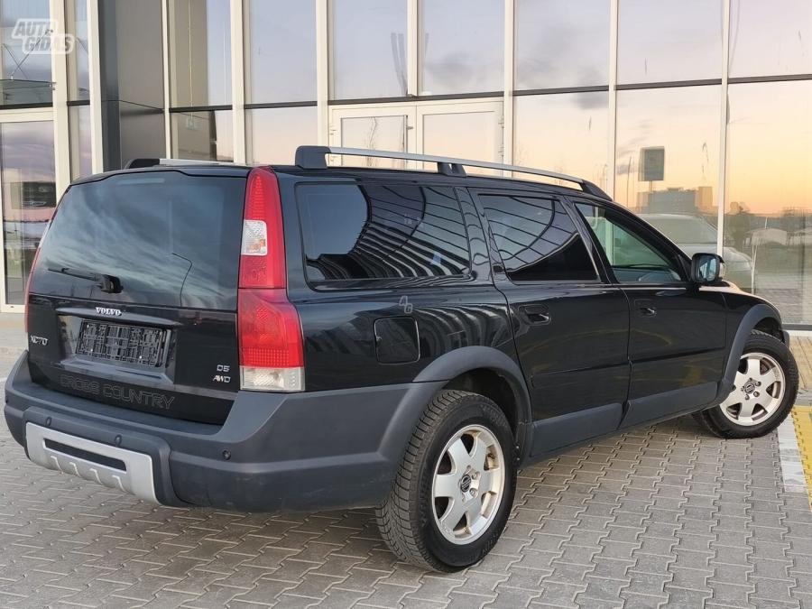 Black Volvo XC70 2006 in Vilnius, with an engine capacity of 2.40 L and mileage of 349 thousand km for 4200 €, photo 7 on AUTOMOTO.COM.LV