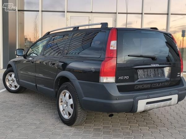 Black Volvo XC70 2006 in Vilnius, with an engine capacity of 2.40 L and mileage of 349 thousand km for 4200 €, photo 10 on AUTOMOTO.COM.LV