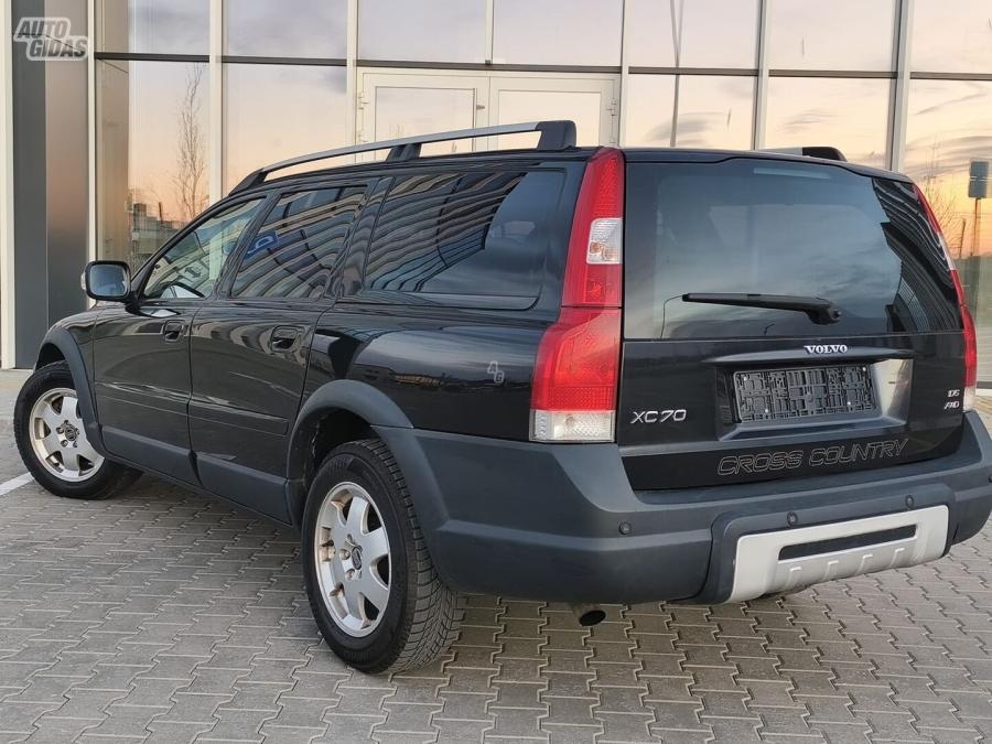 Black Volvo XC70 2006 in Vilnius, with an engine capacity of 2.40 L and mileage of 349 thousand km for 4200 €, photo 10 on AUTOMOTO.COM.LV