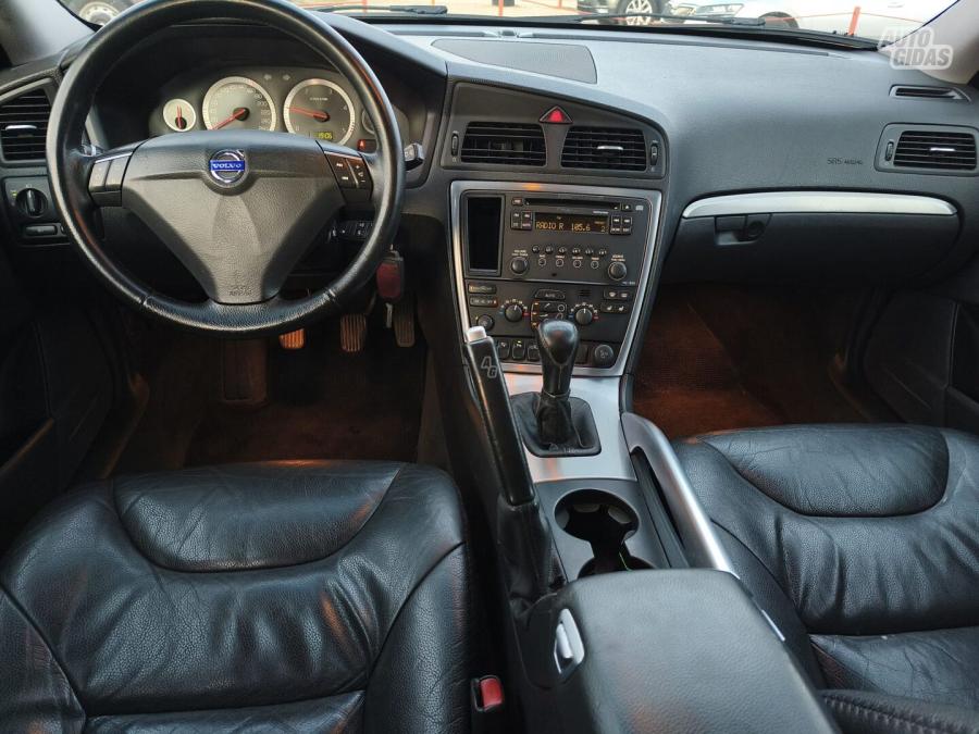 Black Volvo XC70 2006 in Vilnius, with an engine capacity of 2.40 L and mileage of 349 thousand km for 4200 €, photo 17 on AUTOMOTO.COM.LV