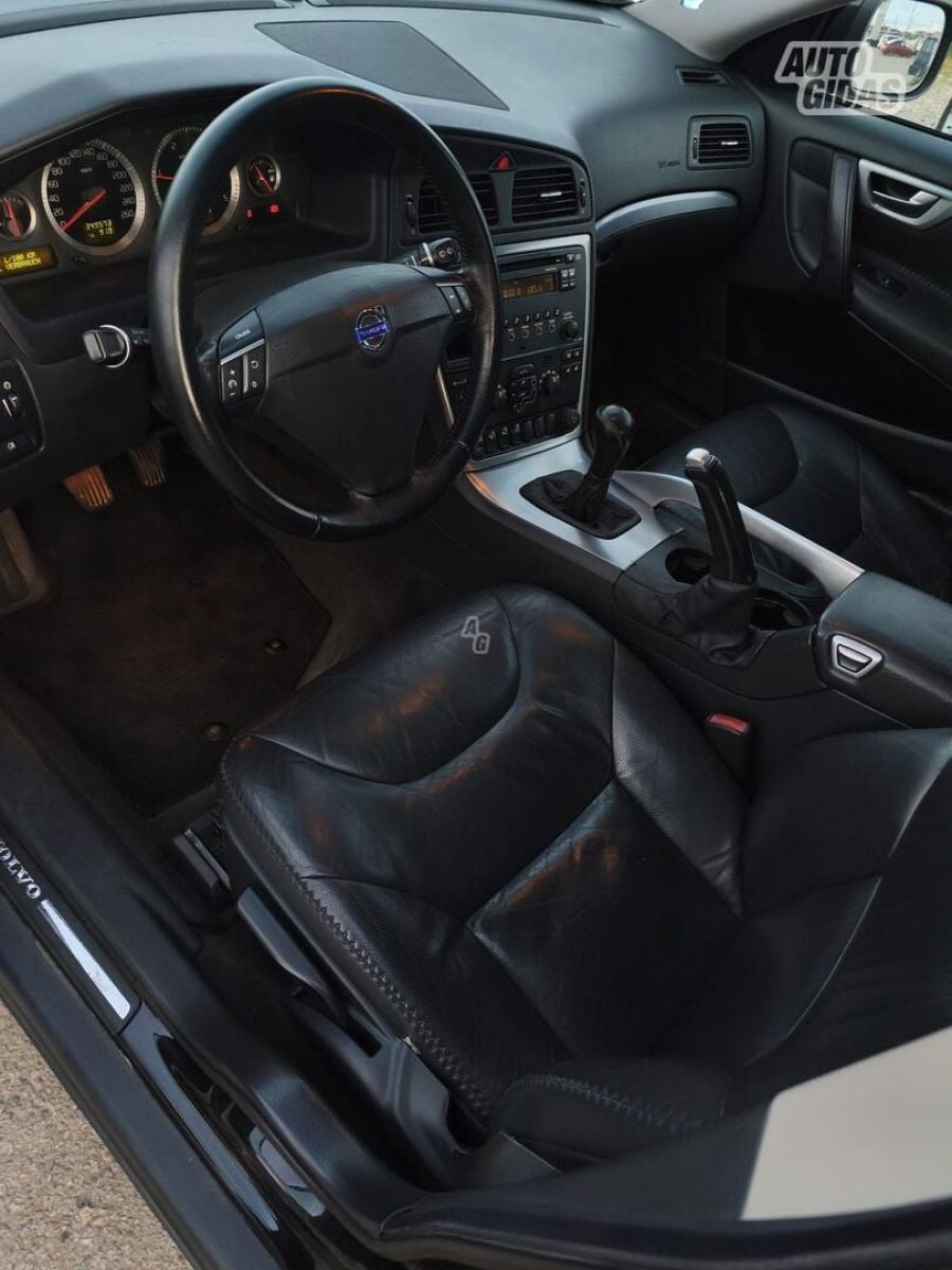 Black Volvo XC70 2006 in Vilnius, with an engine capacity of 2.40 L and mileage of 349 thousand km for 4200 €, photo 19 on AUTOMOTO.COM.LV