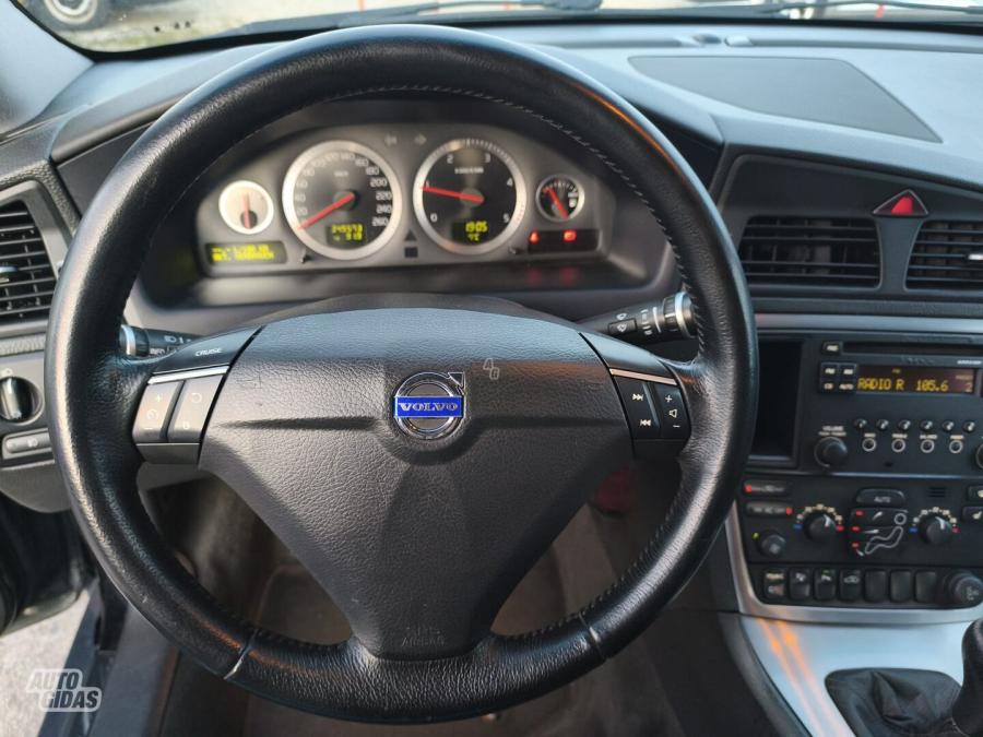 Black Volvo XC70 2006 in Vilnius, with an engine capacity of 2.40 L and mileage of 349 thousand km for 4200 €, photo 20 on AUTOMOTO.COM.LV