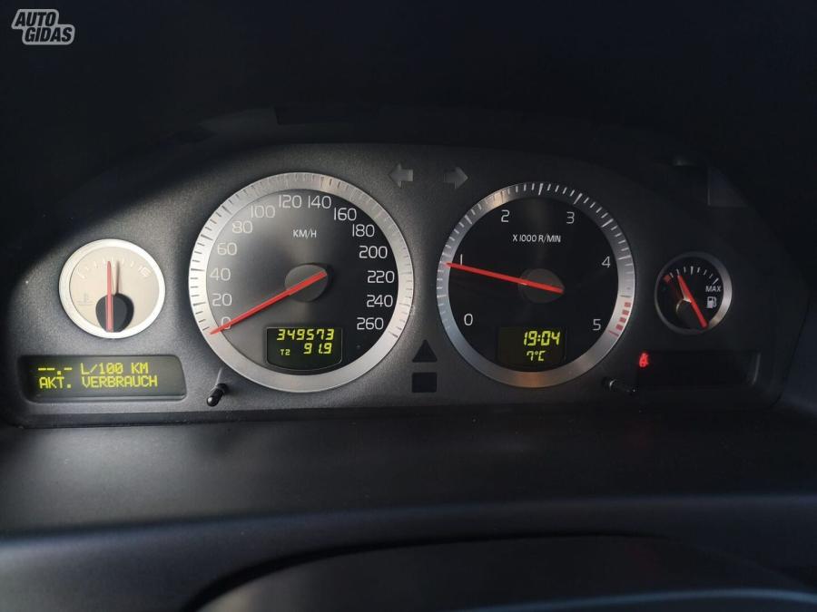 Black Volvo XC70 2006 in Vilnius, with an engine capacity of 2.40 L and mileage of 349 thousand km for 4200 €, photo 21 on AUTOMOTO.COM.LV