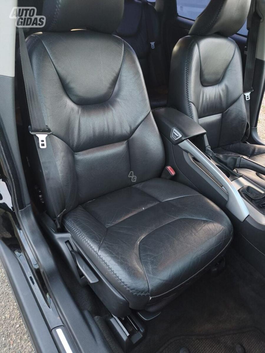 Black Volvo XC70 2006 in Vilnius, with an engine capacity of 2.40 L and mileage of 349 thousand km for 4200 €, photo 23 on AUTOMOTO.COM.LV