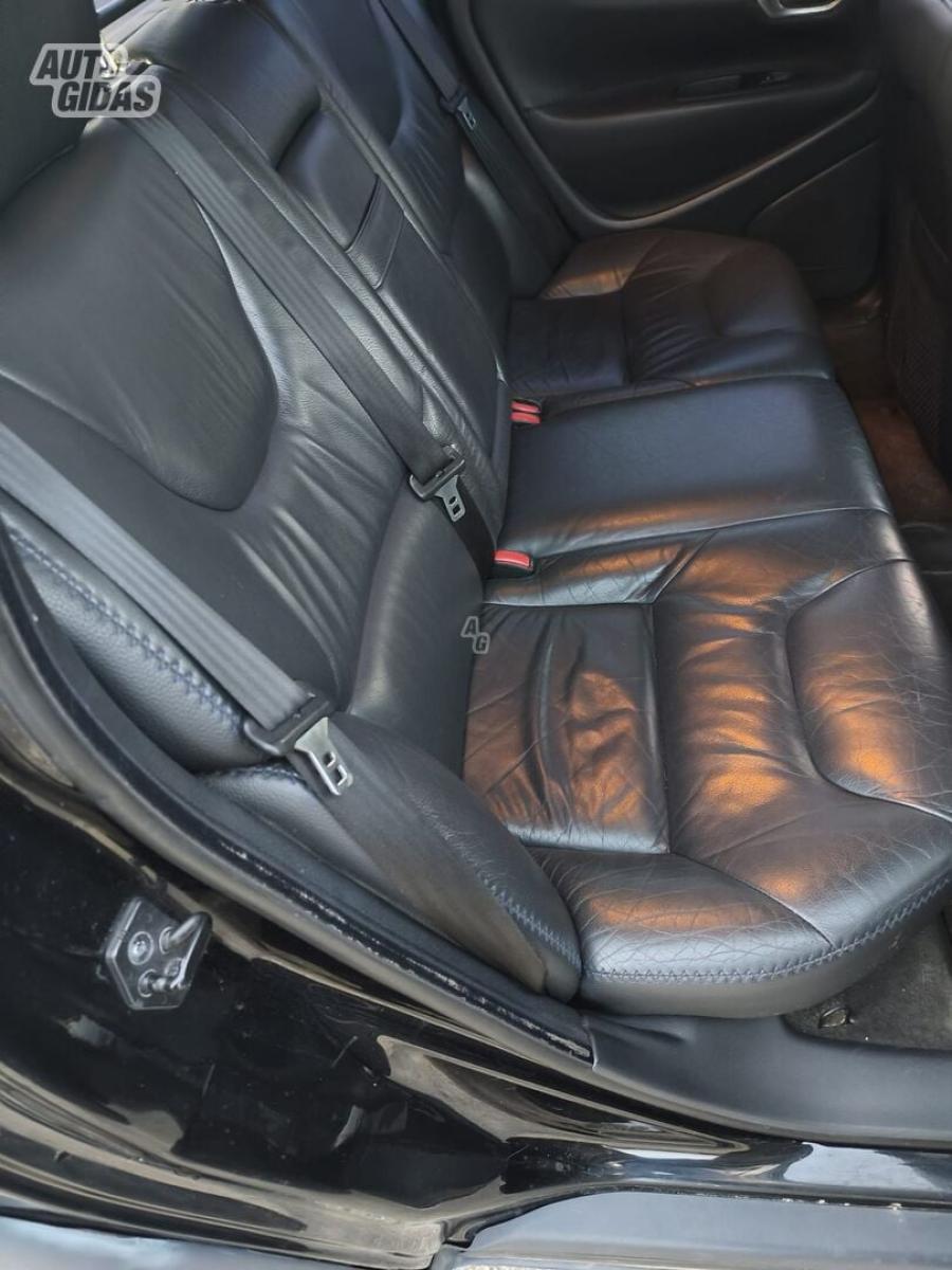 Black Volvo XC70 2006 in Vilnius, with an engine capacity of 2.40 L and mileage of 349 thousand km for 4200 €, photo 24 on AUTOMOTO.COM.LV