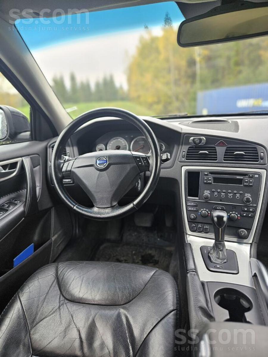 Black Volvo XC70 2006 in Riga, with an engine capacity of 2.40 L and mileage of 601 thousand km for 1550 €, photo 8 on AUTOMOTO.COM.LV