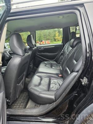 Black Volvo XC70 2006 in Riga, with an engine capacity of 2.40 L and mileage of 601 thousand km for 1550 €, photo 10 on AUTOMOTO.COM.LV