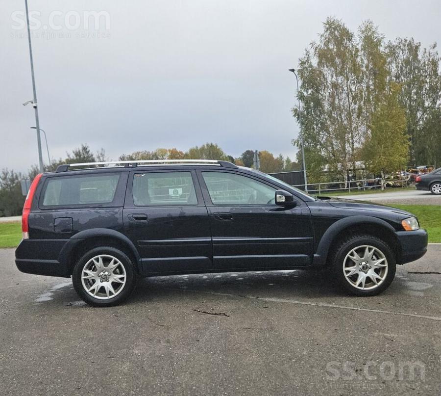 Black Volvo XC70 2006 in Riga, with an engine capacity of 2.40 L and mileage of 601 thousand km for 1550 €, photo 5 on AUTOMOTO.COM.LV