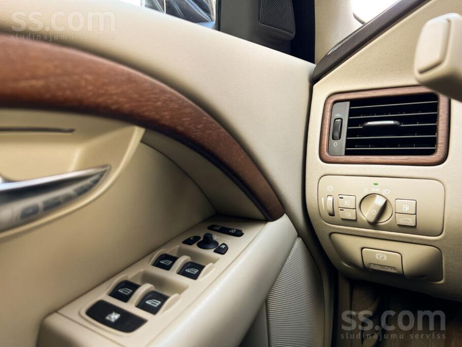 Melns Volvo XC70 2007 Rīga, ar dzinēja tilpumu 2.40 L un nobraukumu 0 tūkst. km par 5950 €, foto 12 vietnē AUTOMOTO.COM.LV