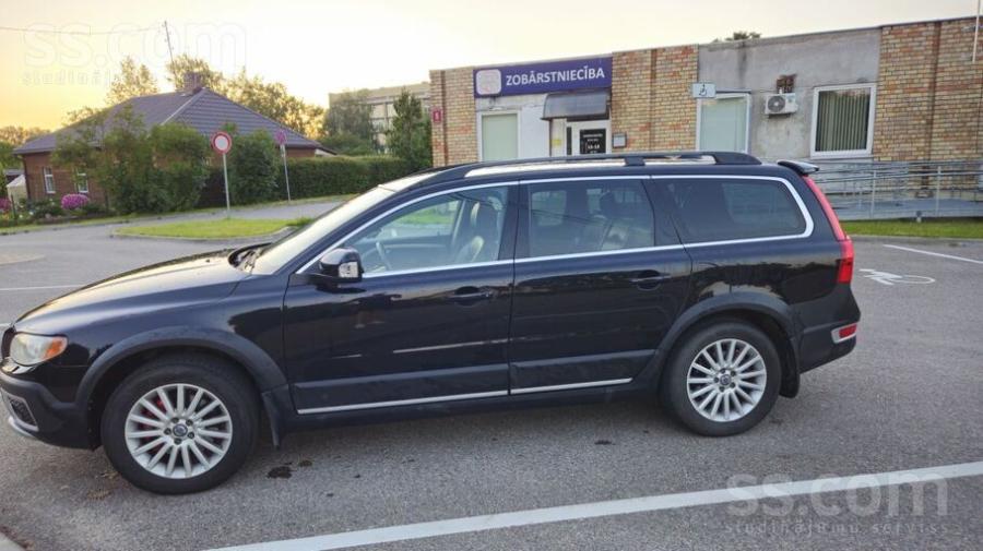 Melns Volvo XC70 2007 Rīga, ar dzinēja tilpumu 2.40 L un nobraukumu 0 tūkst. km par 7550 €, foto 1 vietnē AUTOMOTO.COM.LV