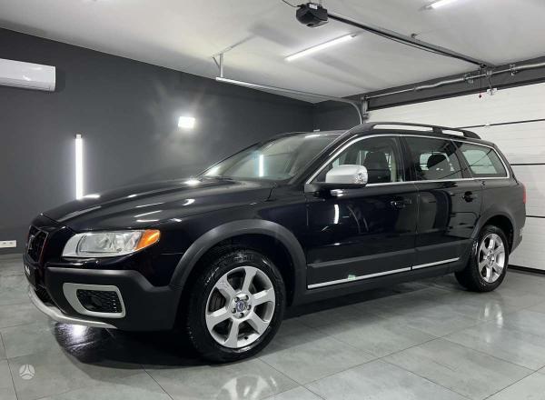 Black Volvo XC70 2007 in Utena, with an engine capacity of 2.40 L and mileage of 297 thousand km for 6750 €, photo 1 on AUTOMOTO.COM.LV