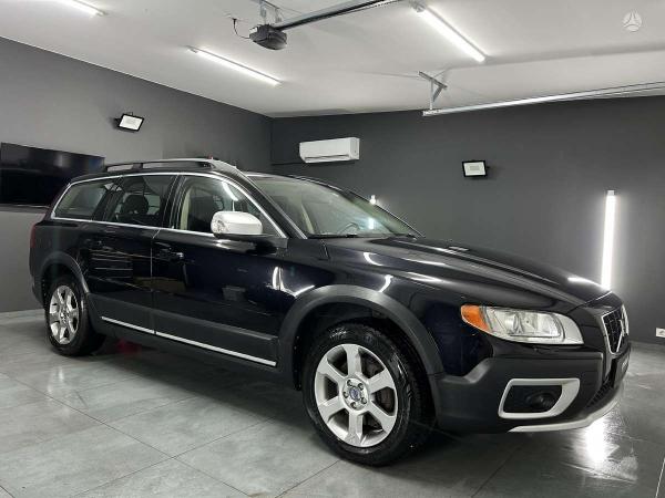 Black Volvo XC70 2007 in Utena, with an engine capacity of 2.40 L and mileage of 297 thousand km for 6750 €, photo 3 on AUTOMOTO.COM.LV
