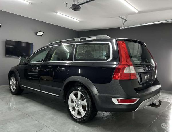 Black Volvo XC70 2007 in Utena, with an engine capacity of 2.40 L and mileage of 297 thousand km for 6750 €, photo 4 on AUTOMOTO.COM.LV