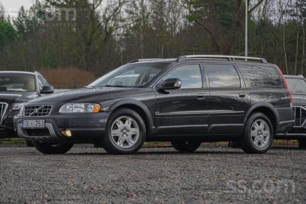 Black Volvo XC70 2007 in Riga, with an engine capacity of 2.40 L and mileage of 550 thousand km for 3390 €, photo 1 on AUTOMOTO.COM.LV